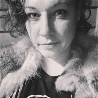 Tara McCormick-Hostash tells stories in an intimate space - Other Voices | Acast