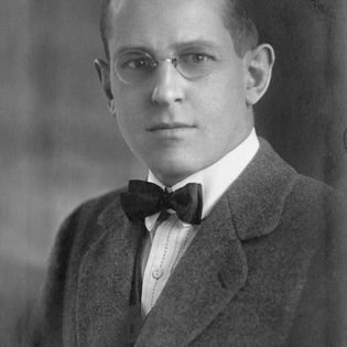 S9E21 - Prophet of Destruction - Agent A12, Winthrop Bell - Curious ...