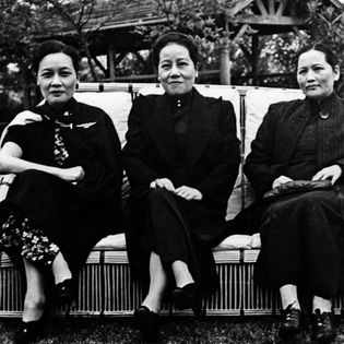 Porfészek a Jangce torkolatában? Fejezetek Shanghai történelméből ...