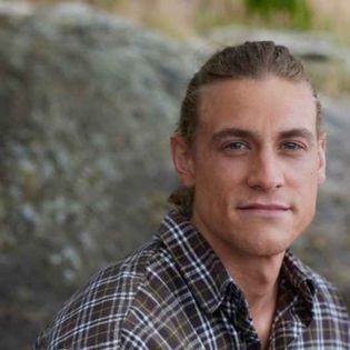 Simon Mead (Under the Vines) - TV Central: One on One Podcast | Acast